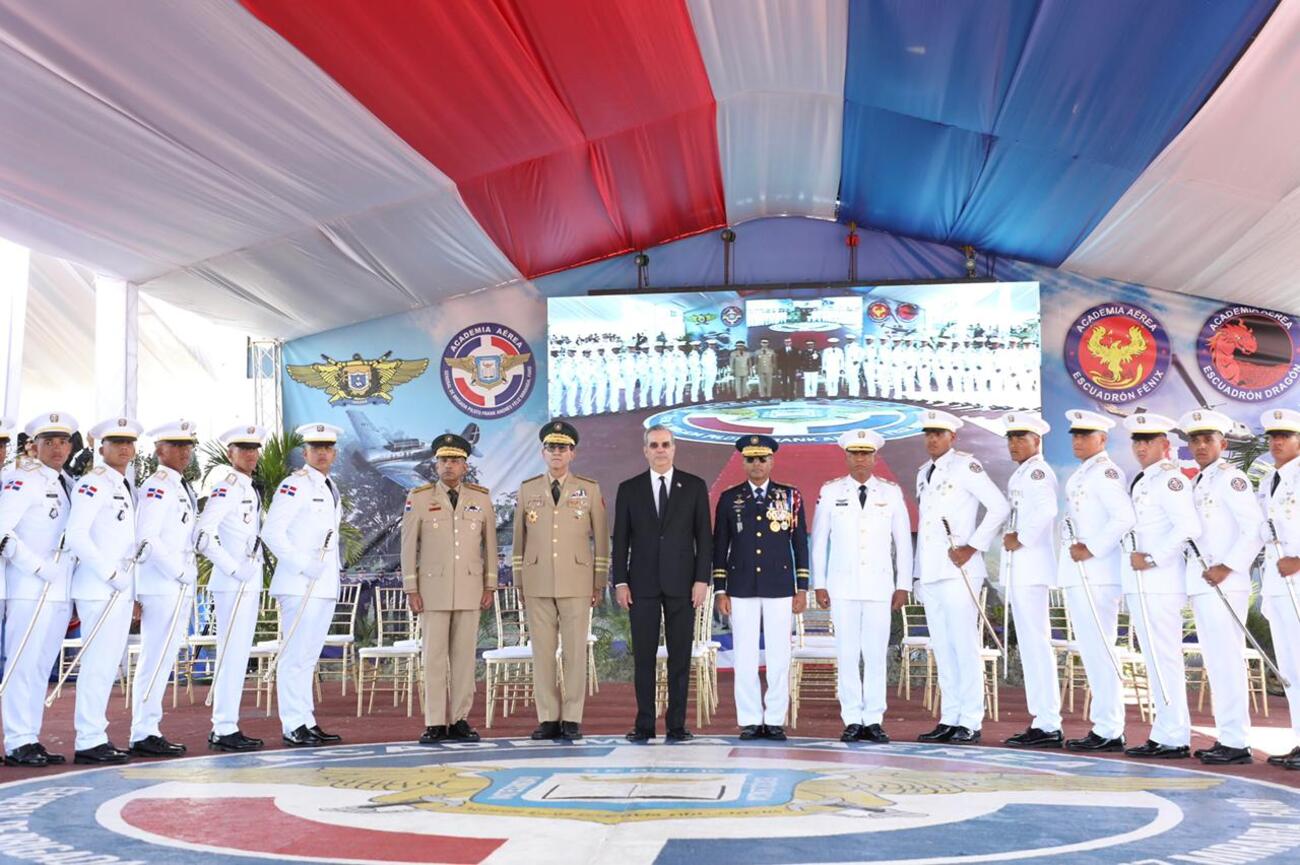 Presidente Abinader encabeza graduación de 29 cadetes de la Fuerza ...