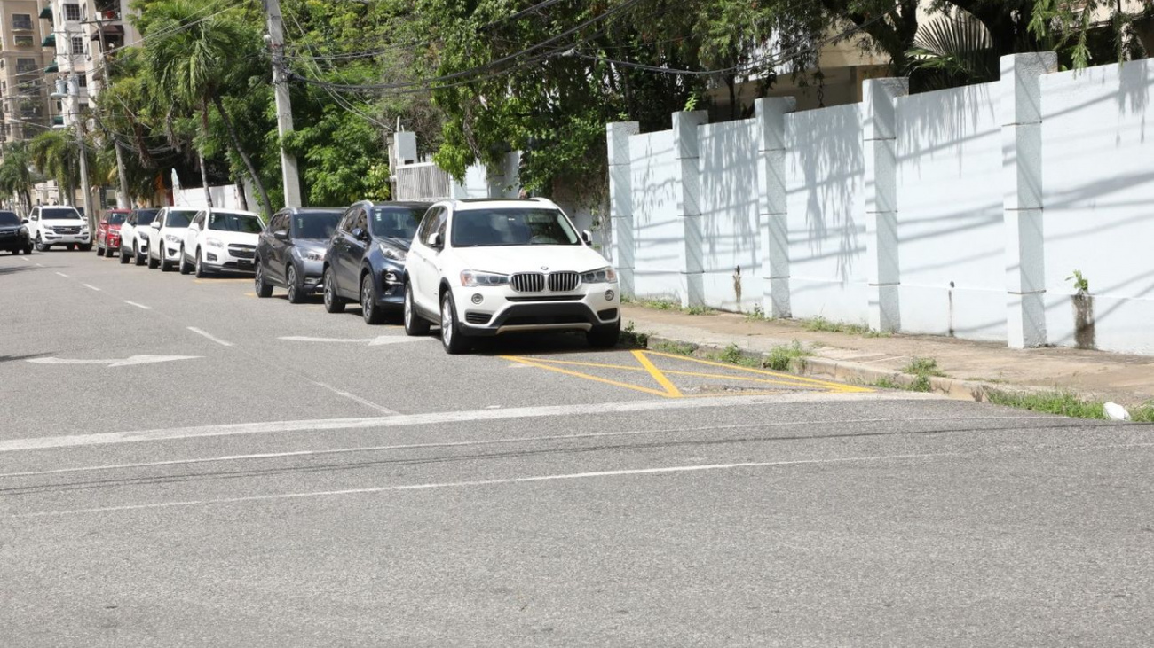 INTRANT trabaja en señalización de 30 calles del ensanche Naco ...