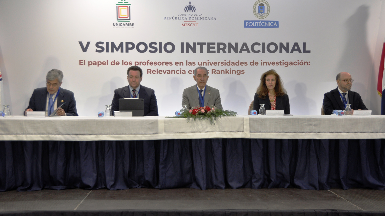 Ministro del MESCYT aboga por reorientar formación docente para elevar ...